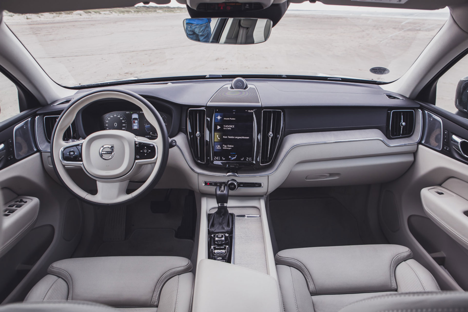 Volvo XC60: prezzi, dimensioni e scheda tecnica
